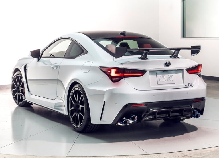 【徹底解説】レクサスRC Fの魅力｜V8エンジン・デザイン・走行性能を詳しく紹介！